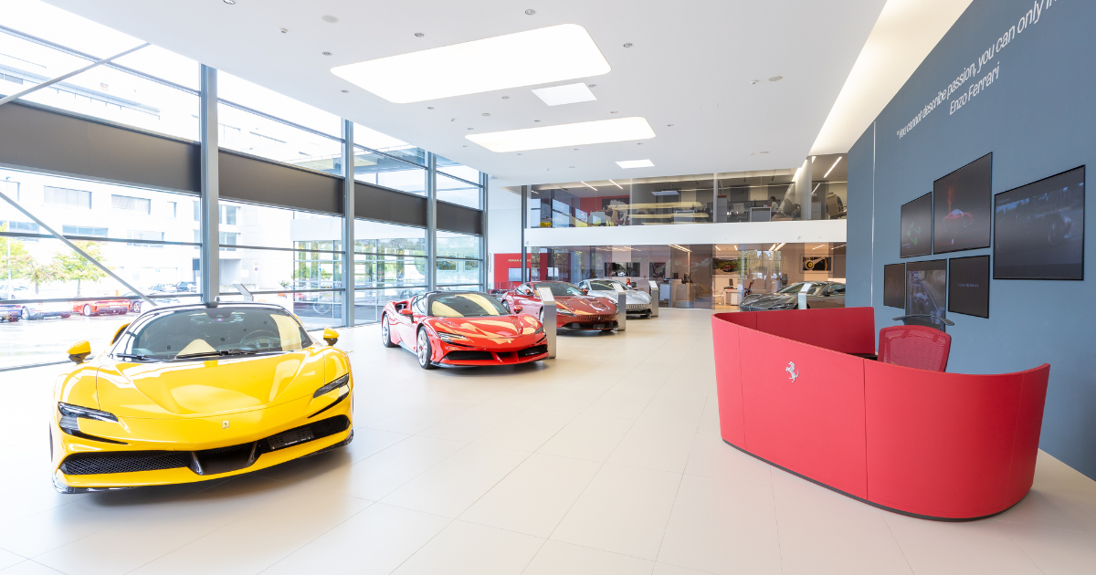 Le showroom Ferrari de Modena Cars à Genève s'offre une | Wiamedia